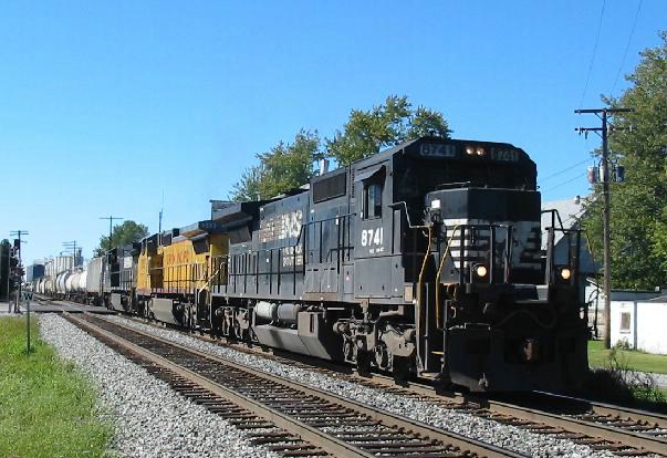 NS 8741 heads east with 17R on friday